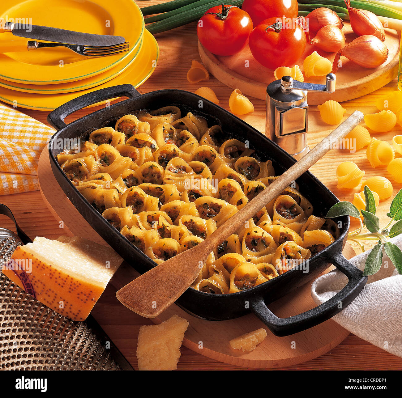 Pipe rigate avec farce de veau Banque de photographies et d’images à ...