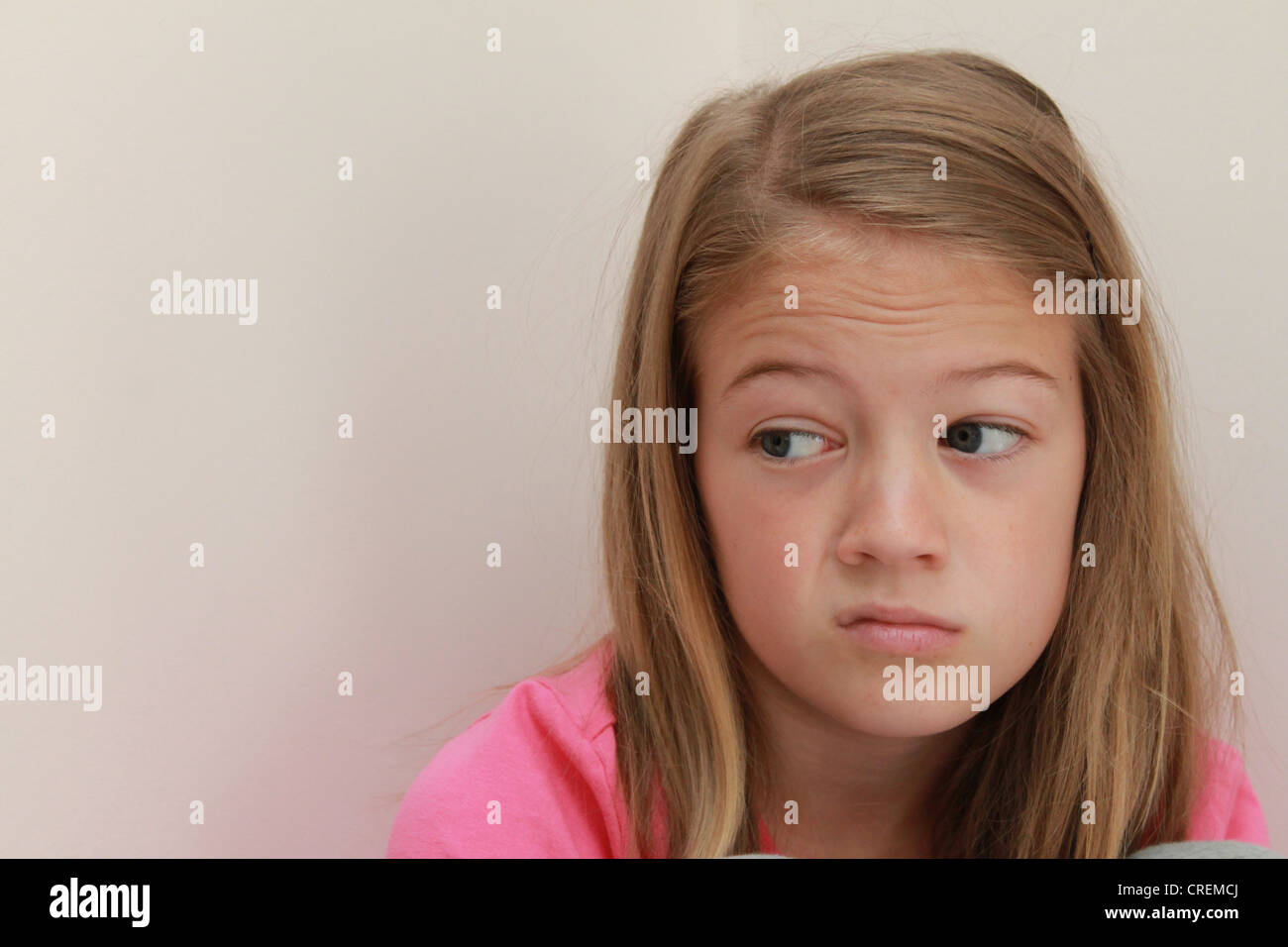 Girl Bored Facial Expression Banque d'image et photos - Alamy