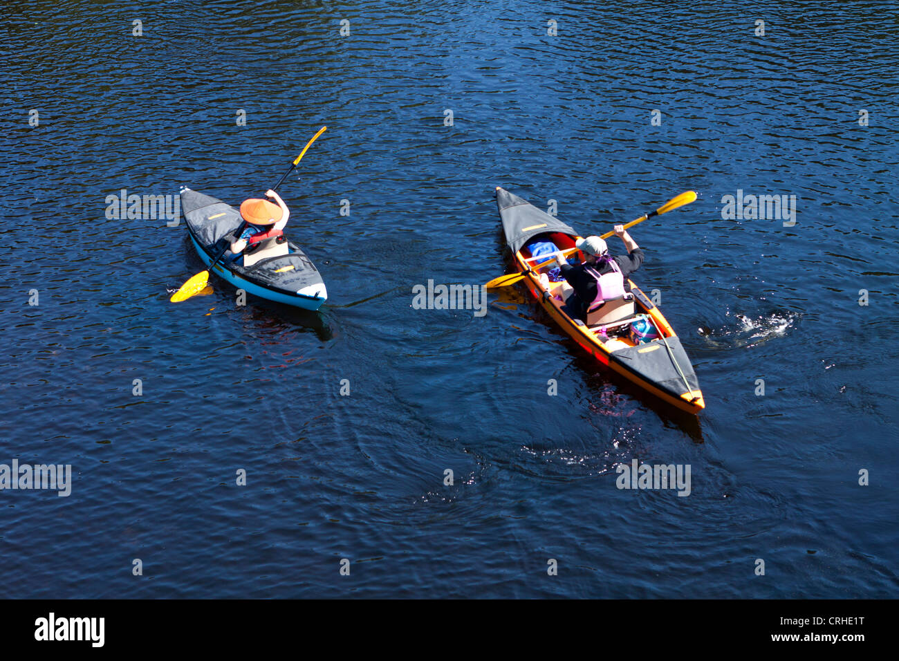 Kayak paddle sur le lac dans le parc mauricie Banque de photographies ...