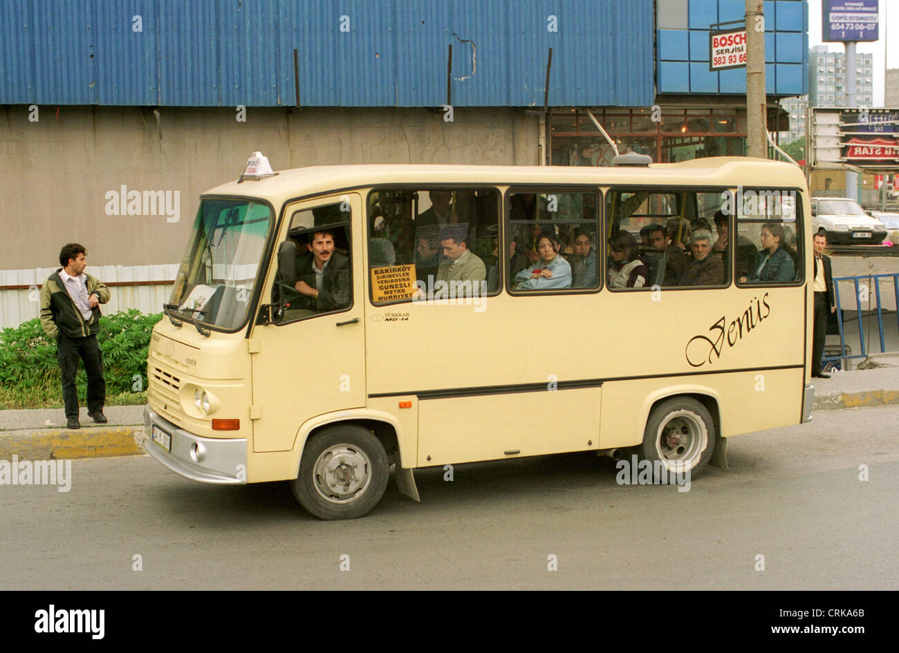 Personnes dans un dolmus à Istanbul Photo Stock - Alamy
