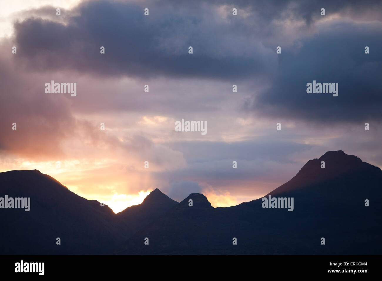 Le Rhum montagnes Cuillin sur l'île de Rhum prises de la baie de Liag ...