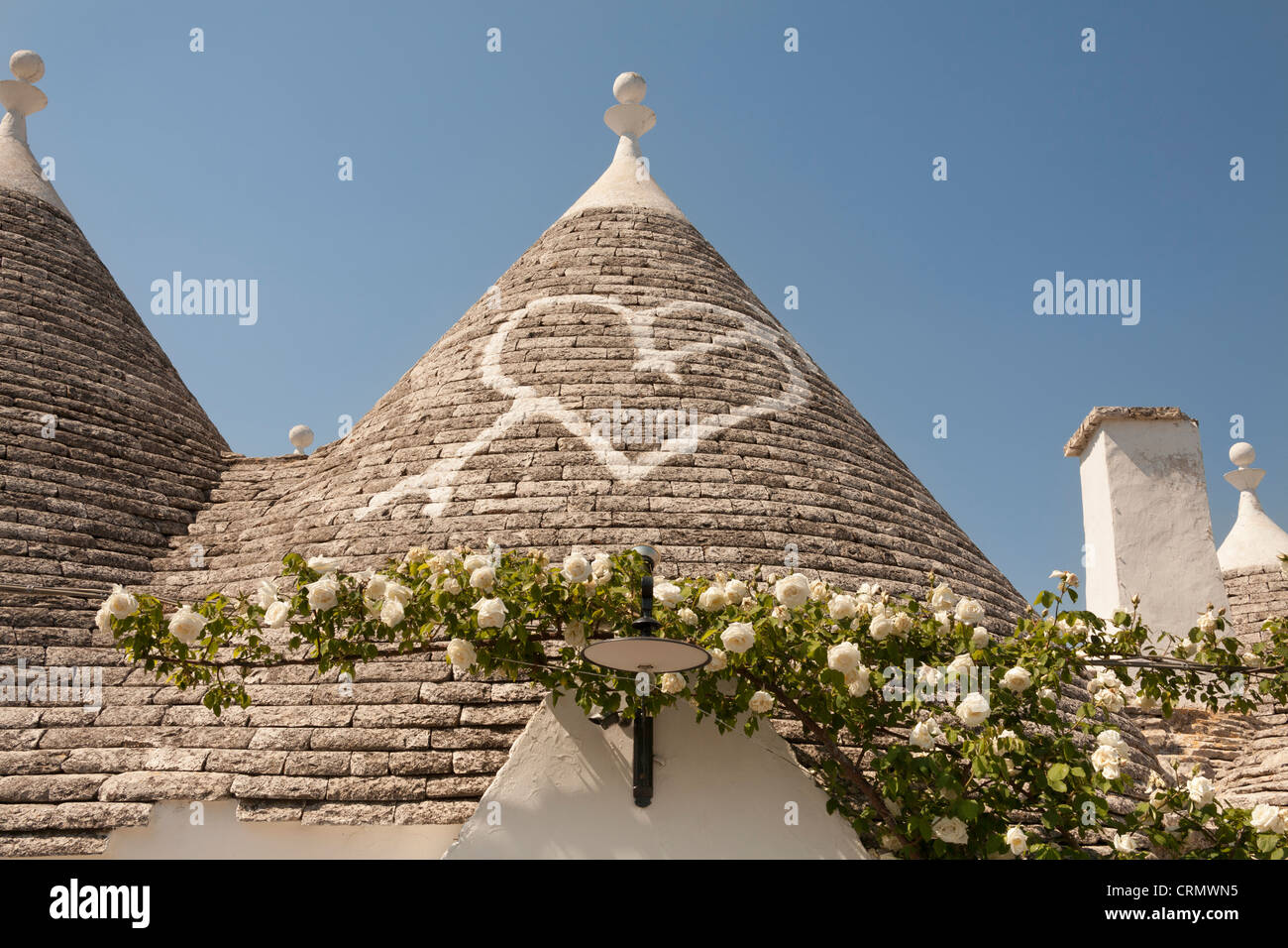 Toit conique en pierre sèche de Trulli, avec symbole coeur peint ...