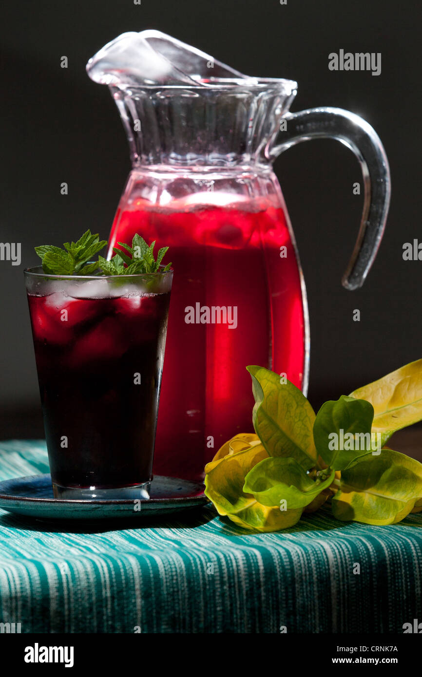 Bissap drink Banque de photographies et d’images à haute résolution - Alamy