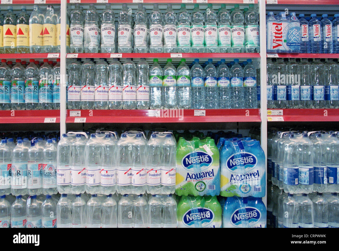 Les Rayons Des Supermarch s Plein De Bouteilles PET D eau Min rale Les Rayons Des Supermarch s Plein De Bouteilles PET D eau Min rale
