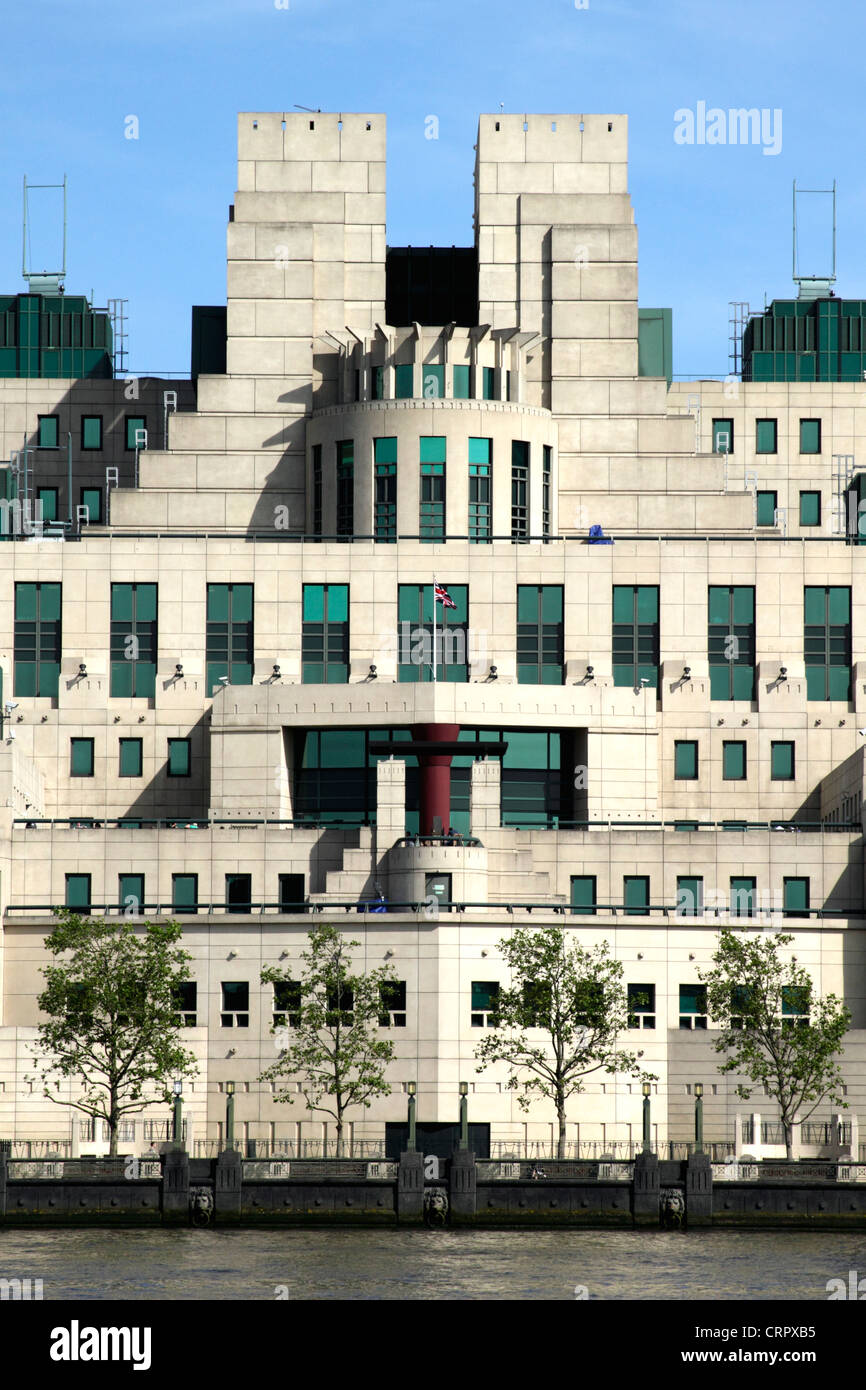 Mi6 building london Banque d'image et photos - Alamy