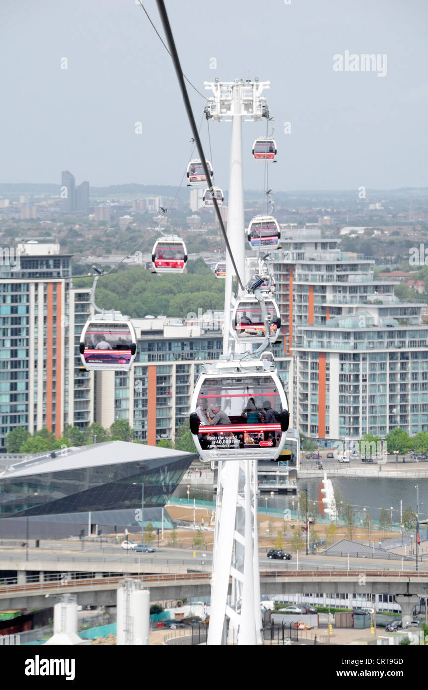 Vue de l'intérieur du téléphérique Emirates Air Line vers cabine Royal ...