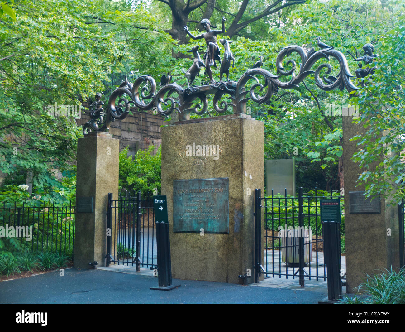 Central park zoo entrance Banque de photographies et d’images à haute ...