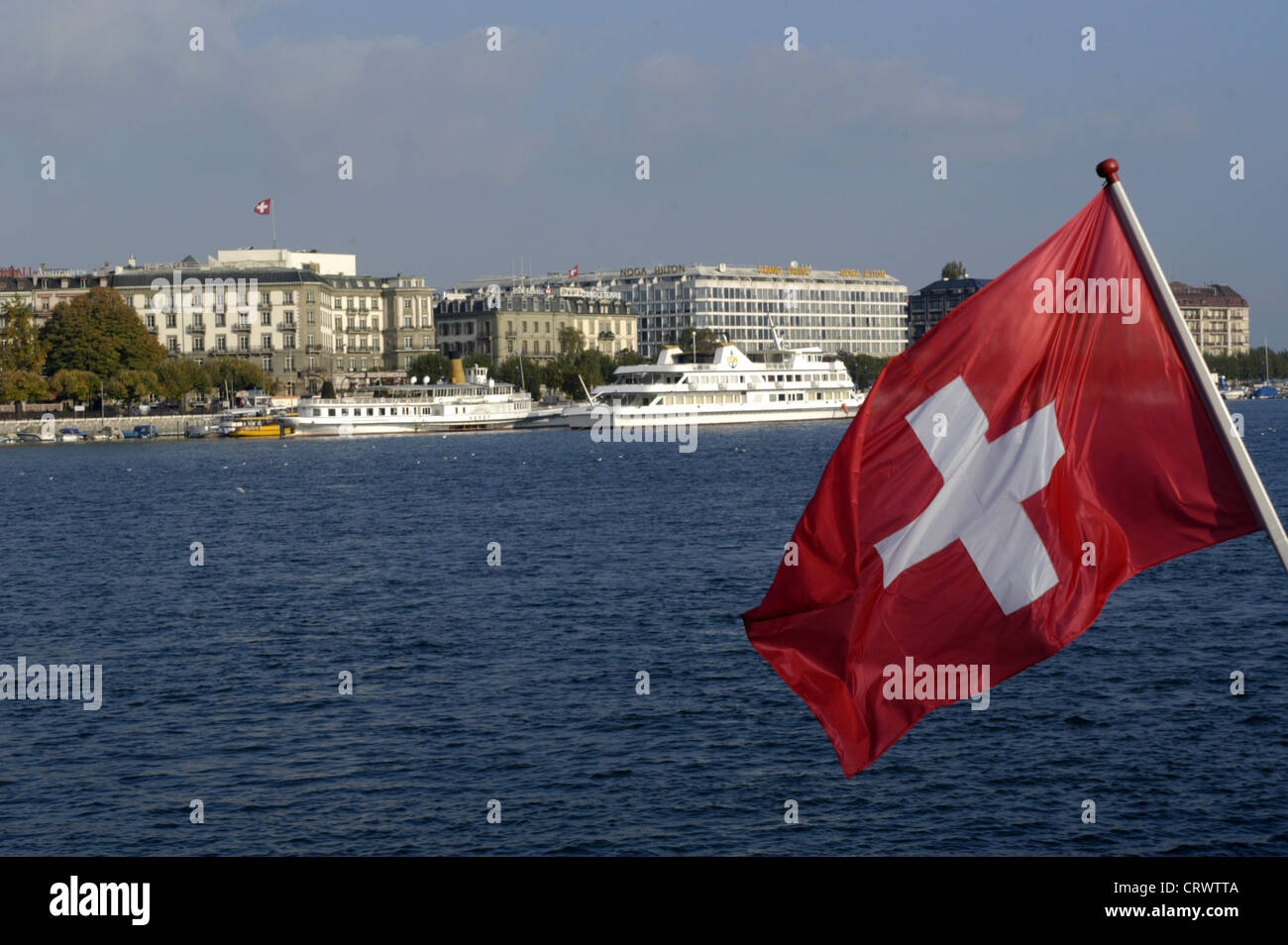Drapeau suisse à Genève (Suisse Photo Stock - Alamy