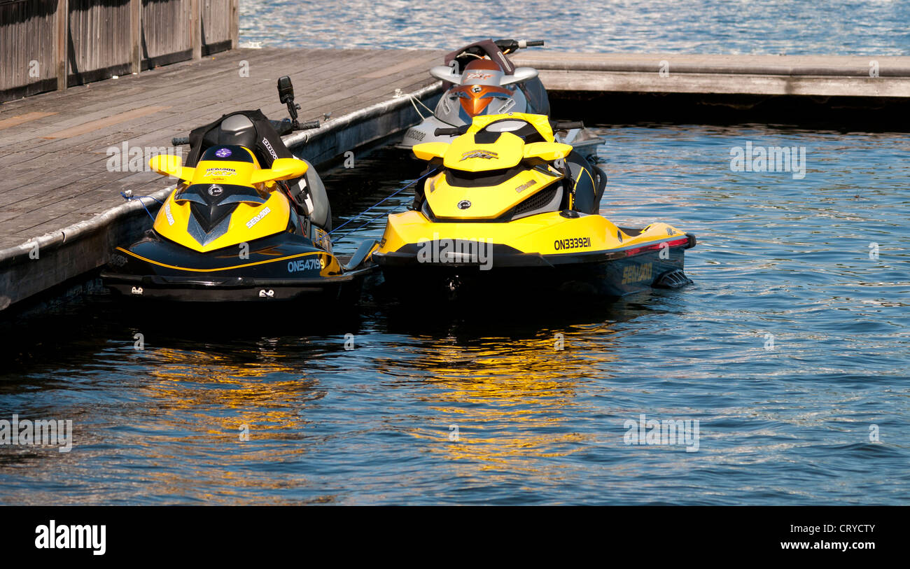 Jet jaune Banque d'image et photos - Alamy