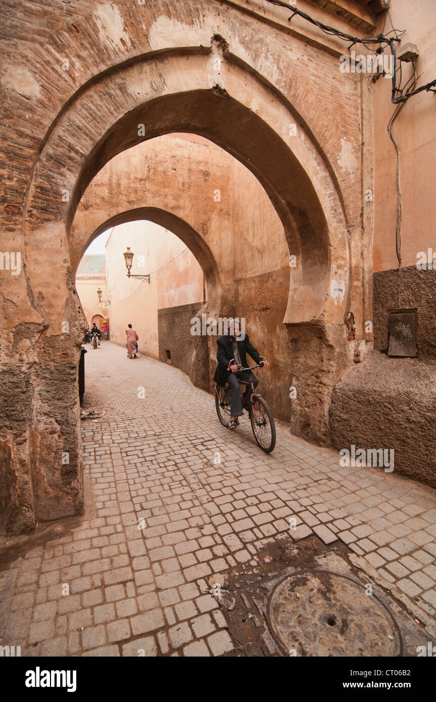 Des rues pavées, des passages étroits, et architecture traditionnelle ...