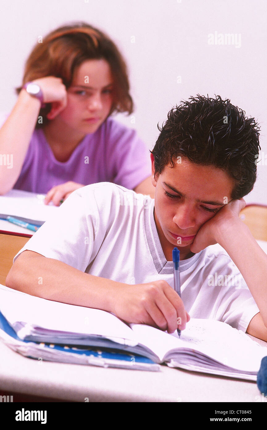 écoles secondaires enfants enfant élève élèves Banque de photographies ...