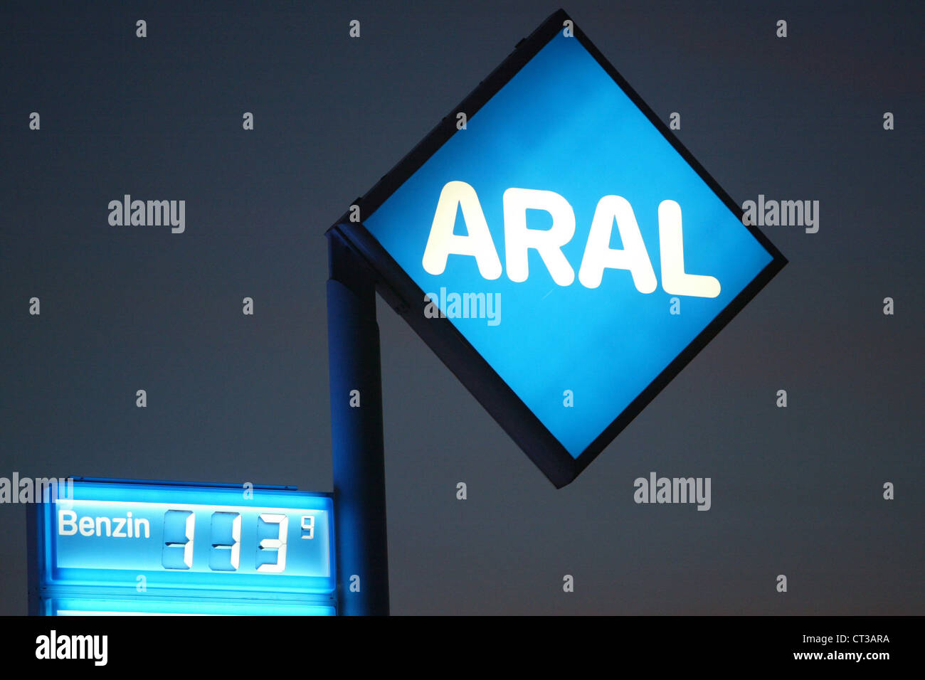 Gas Station Aral Banque d'image et photos - Alamy