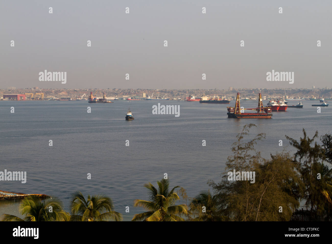 Port luanda Banque de photographies et d’images à haute résolution - Alamy