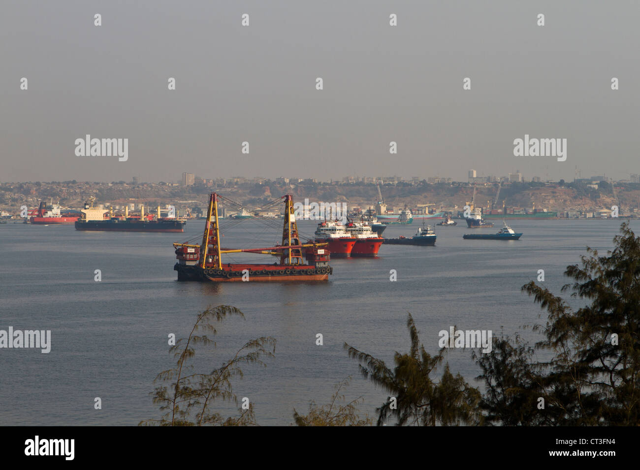 Luanda port Banque de photographies et d’images à haute résolution - Alamy