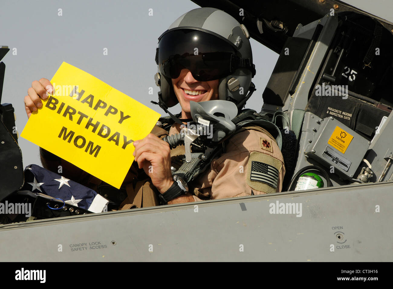 Le Major Stephen Kaminski, un pilote de F-16 avec le 157e Escadron de ...