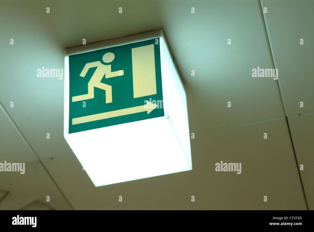 Emergency exit neon sign Banque de photographies et d’images à haute ...