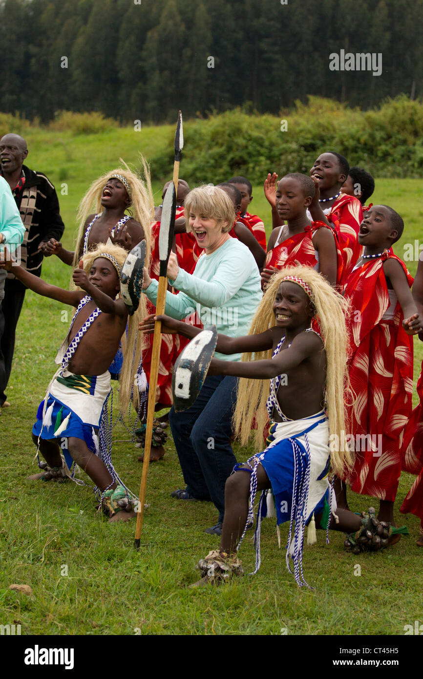 L'Afrique, Rwanda, le Parc National des Volcans, les danseurs Tutsi et ...