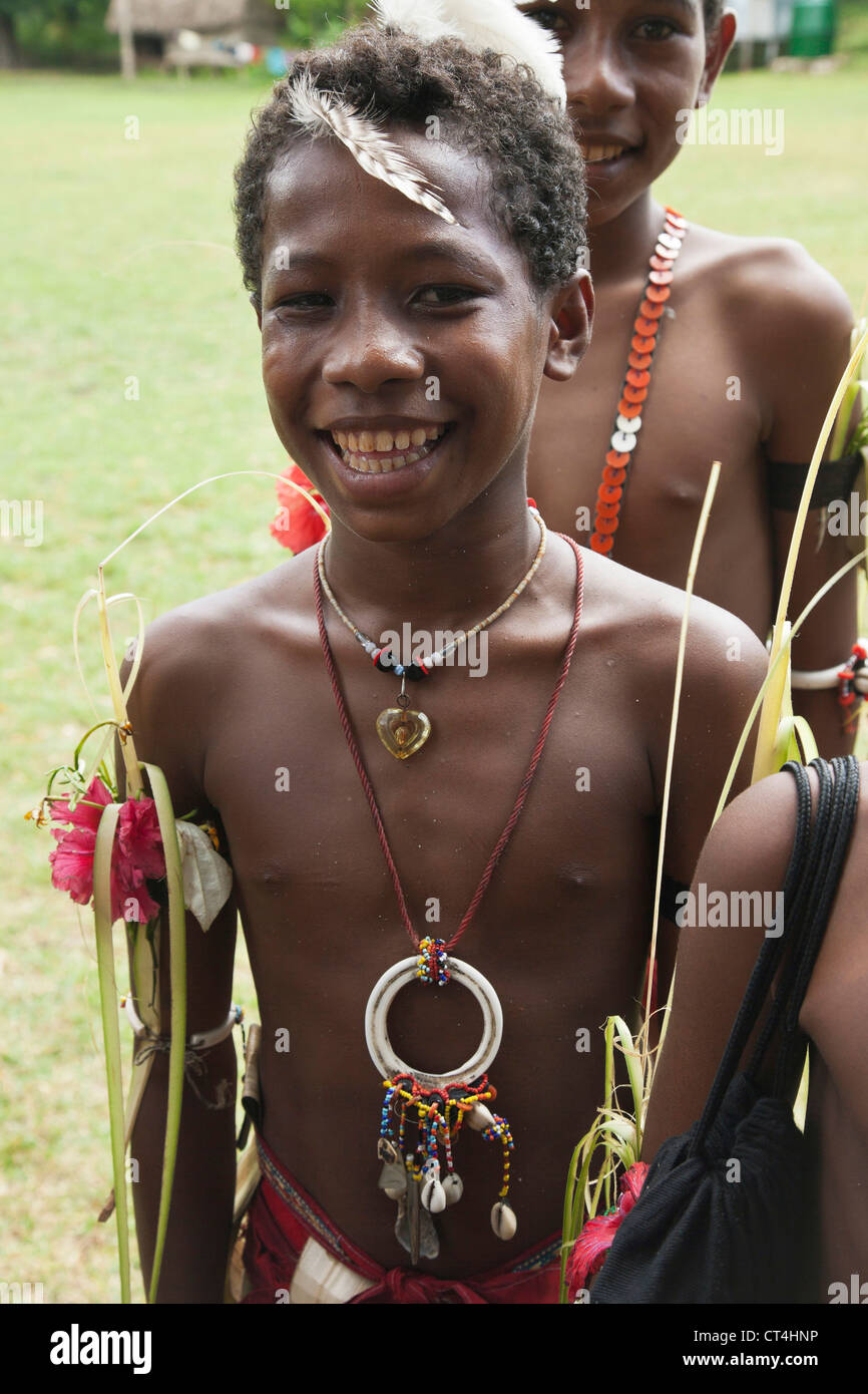 L'Indonésie, la Papouasie-Nouvelle-Guinée, l'île de Kitava. Jeune ...