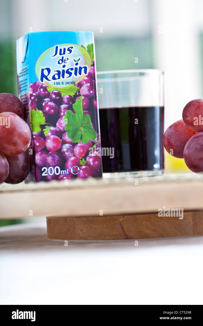 Cartons of fruit juice Banque de photographies et d’images à haute ...