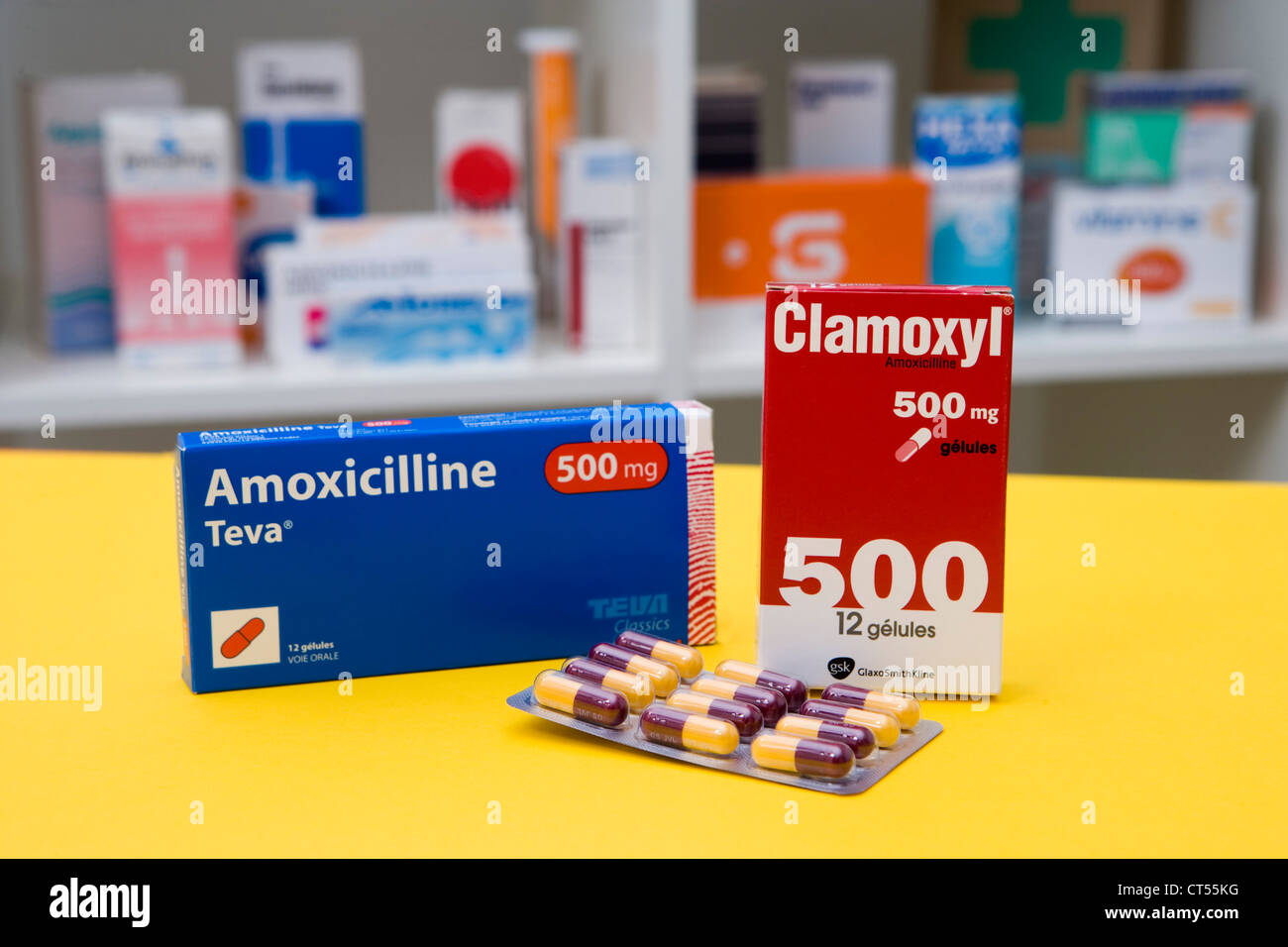Amoxicillin antibiotics box Banque de photographies et d’images à haute ...