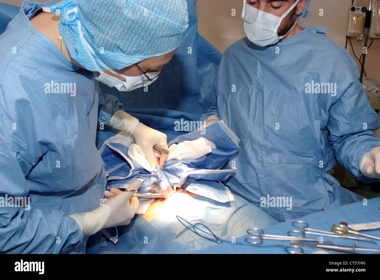 Hernie inguinale, LA CHIRURGIE Photo Stock - Alamy