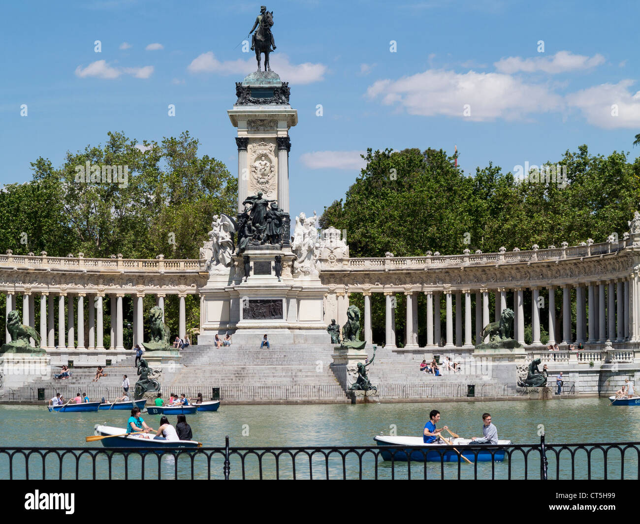 Parque del buen parc du retiro estanque Banque de photographies et d ...