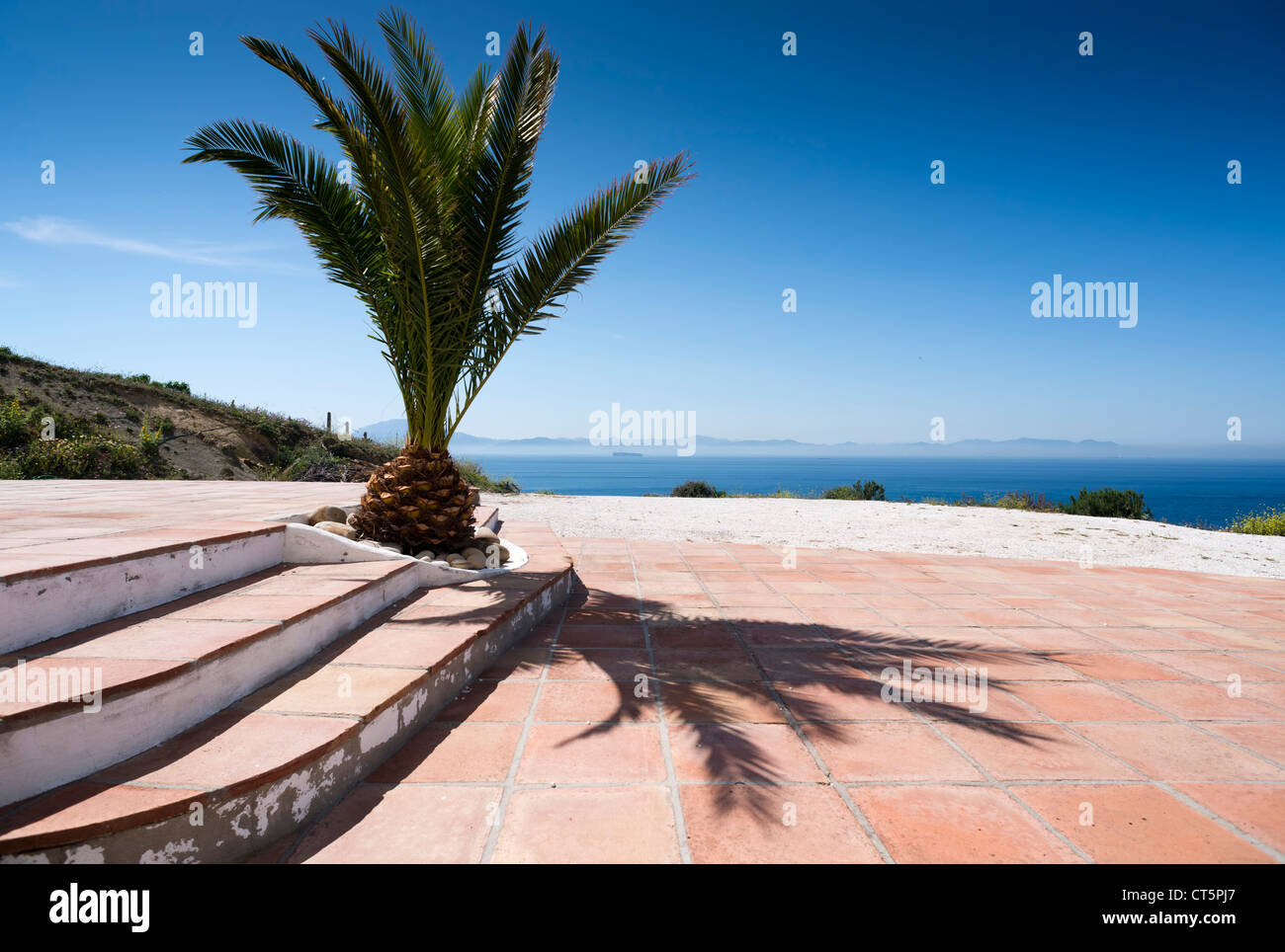 Terrasse au bord de la mer Banque de photographies et d’images à haute ...