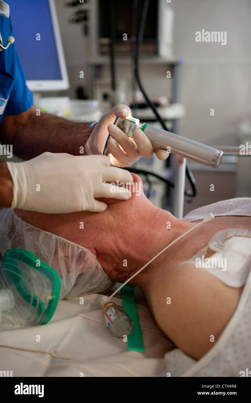 Intubation de la trachée Banque de photographies et d’images à haute ...