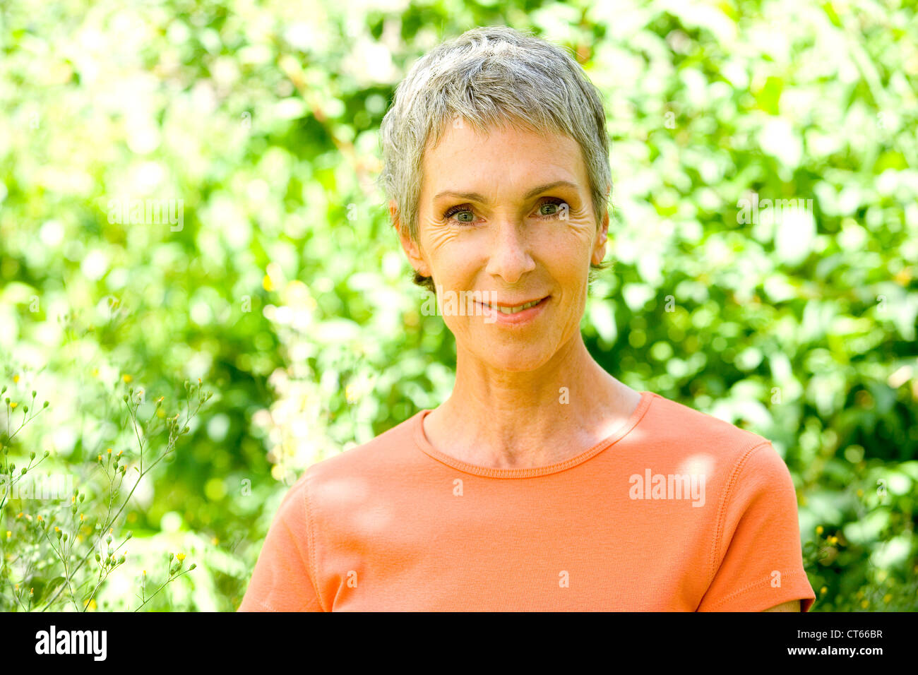 Femme De 50 A 70 Ans Célibataire Banque De Photographies Et Dimages à