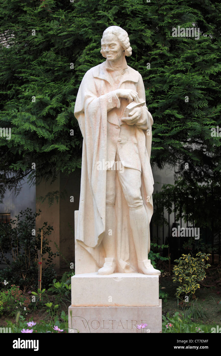 France, Paris, statue de Voltaire Photo Stock - Alamy