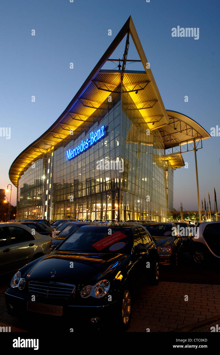 Mercedes dealership berlin Banque de photographies et d’images à haute ...
