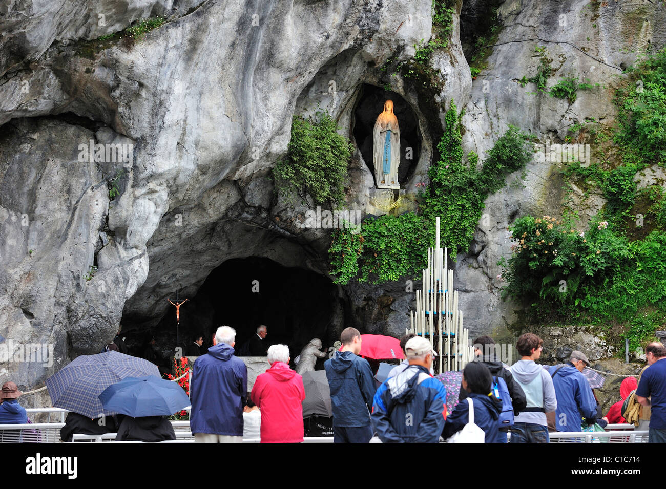 Grotte de lourdes Banque de photographies et d’images à haute ...