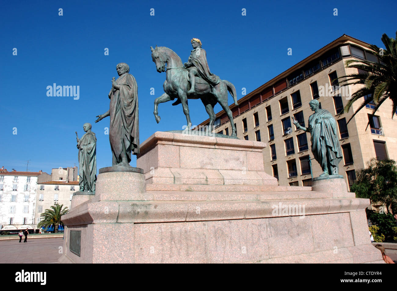 Monument à napoléon et ses quatre frères Banque de photographies et d ...