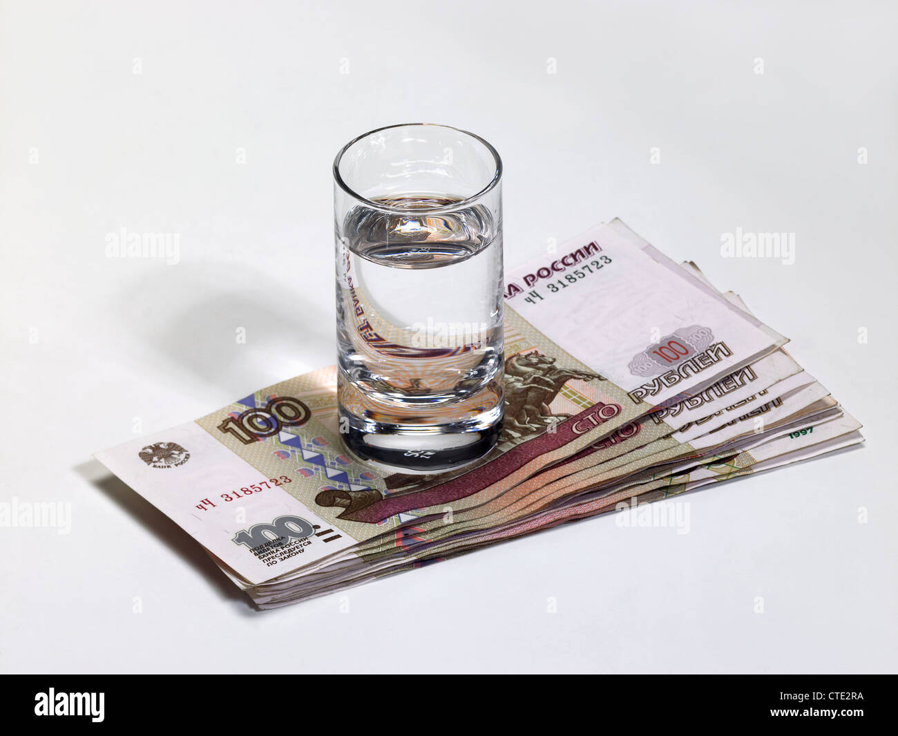 Vodka russe Banque de photographies et d’images à haute résolution - Alamy