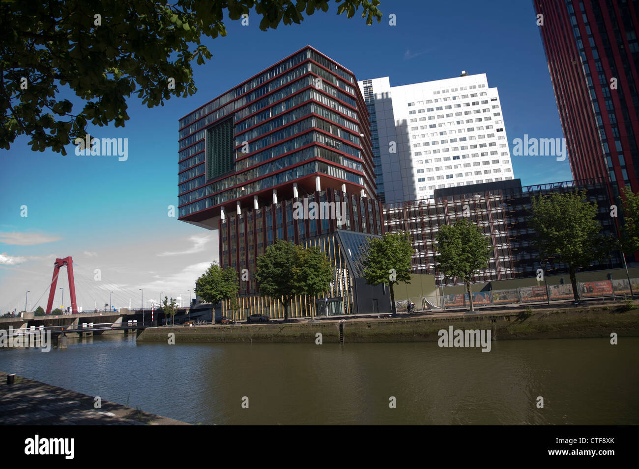 La arquitectura moderna de rotterdam Banque de photographies et d ...