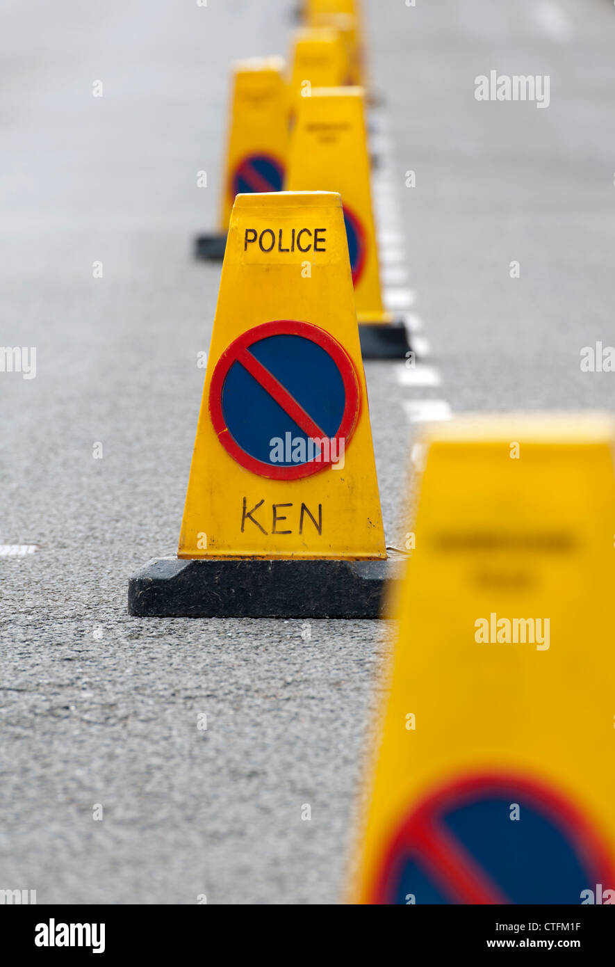 Police cones Banque de photographies et d’images à haute résolution - Alamy