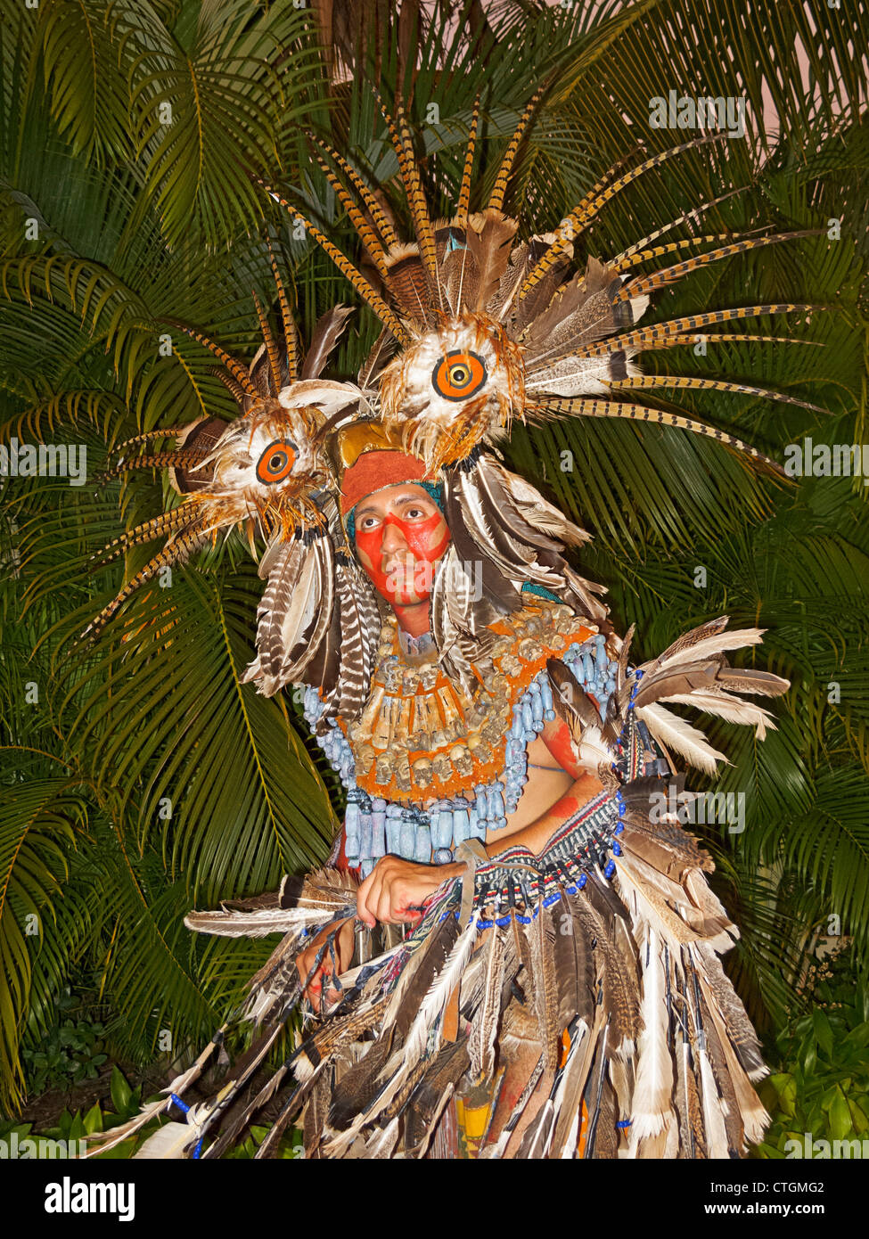 Mayan dancer Banque de photographies et d’images à haute résolution - Alamy