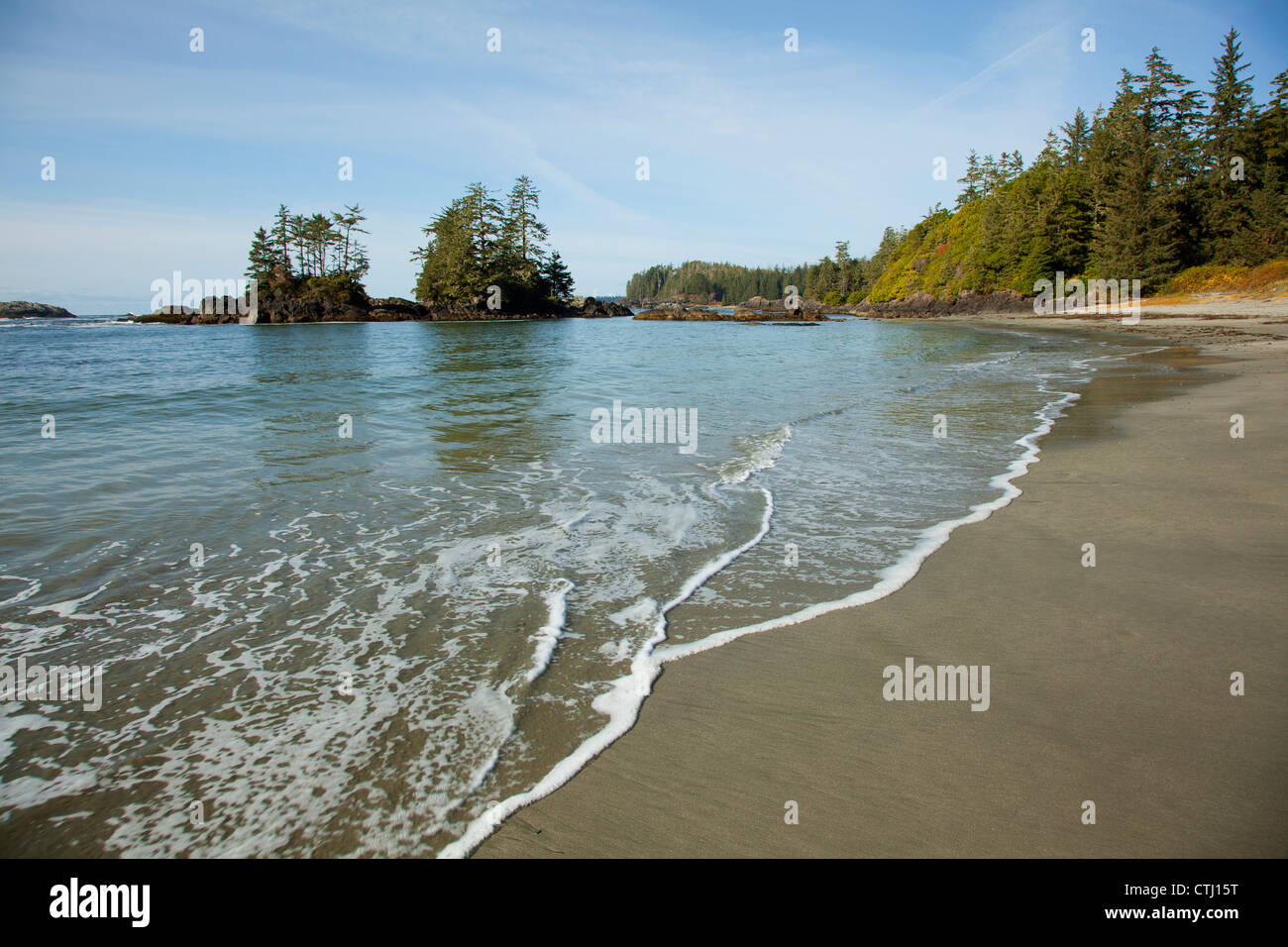 Belle Plage À Ucluth Wya Point près de Ucluelet, sur l'île de Vancouver ...