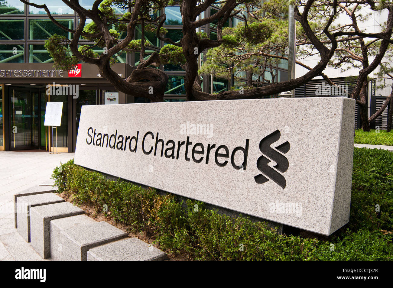 Standard chartered bank Banque de photographies et d’images à haute ...