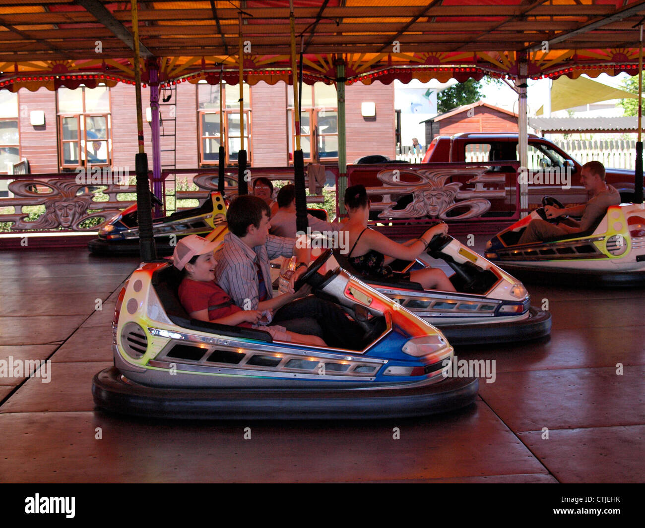 Fairground bumper cars dodgems Banque de photographies et d’images à ...