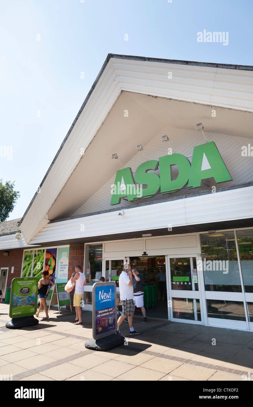 Asda supermarket entrance Banque de photographies et d’images à haute ...