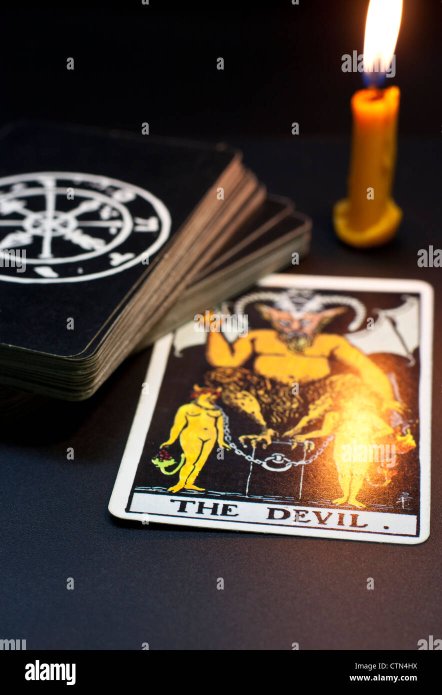 La carte de tarot, le diable, se réfère à la catastrophe ou le mal ...