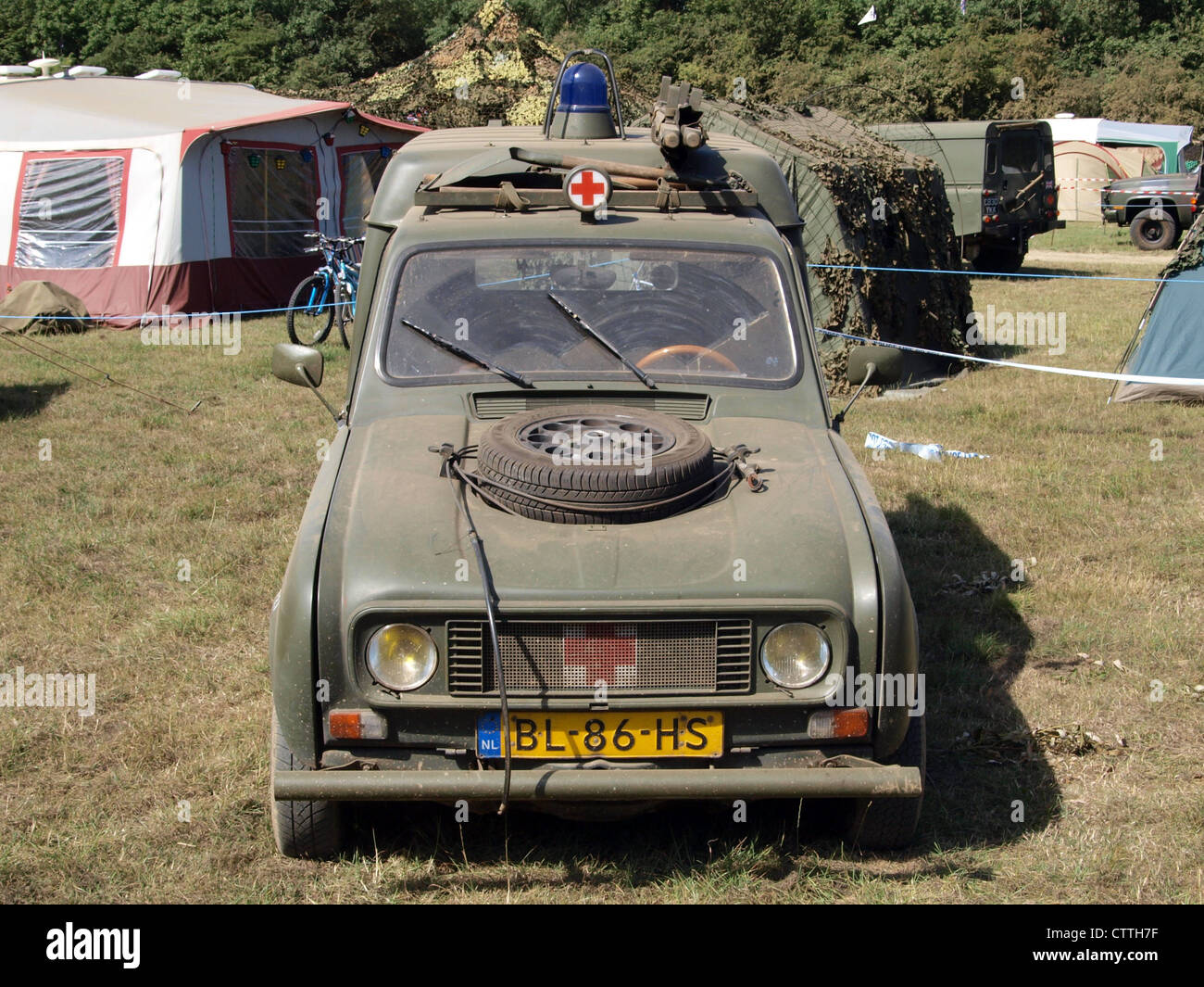 Ambulance militaire santé renault Banque de photographies et d’images à ...