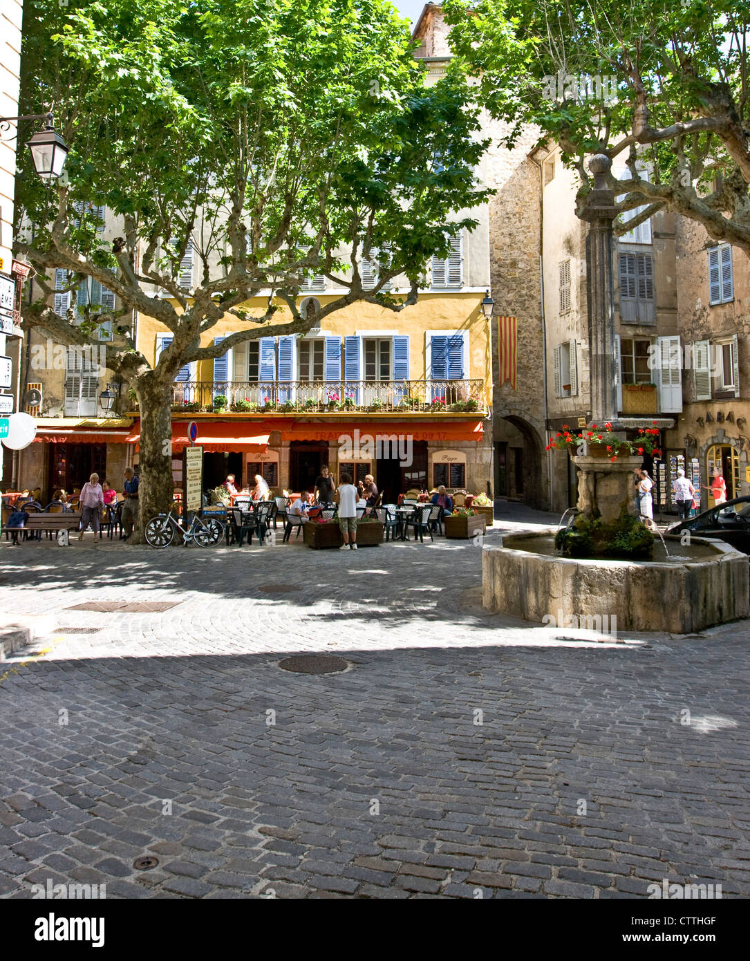 Place pavée du village culture française vie Bargemon Var Provence ...