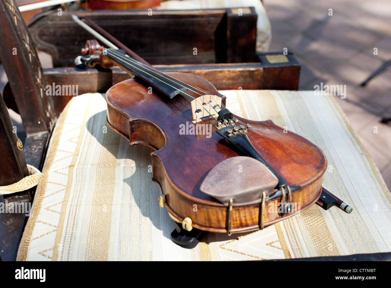 Violin stick Banque de photographies et d’images à haute résolution - Alamy