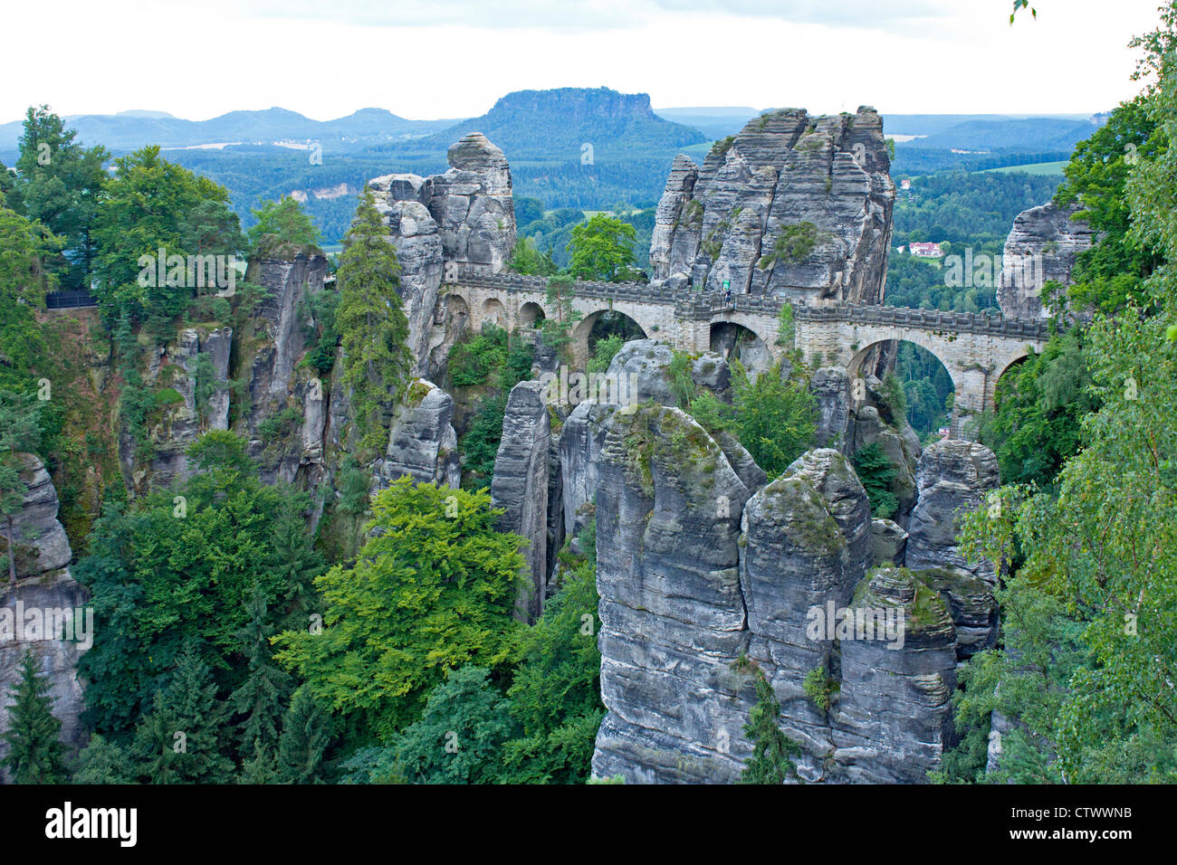 Bastei Bridge près de Rathen, la Suisse Saxonne, Saxe, Allemagne Photo ...