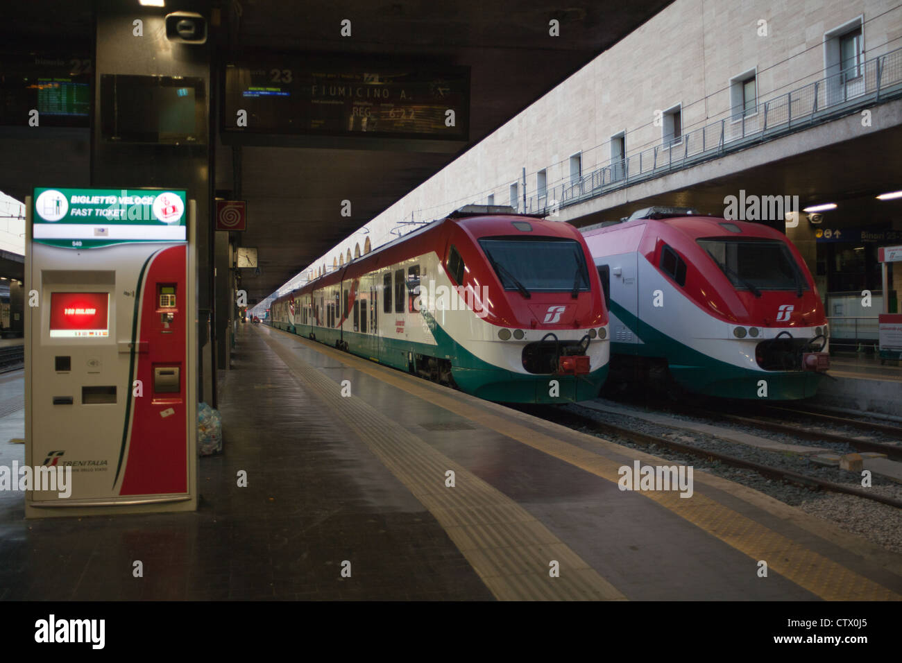 La gare Roma Termini Photo Stock - Alamy