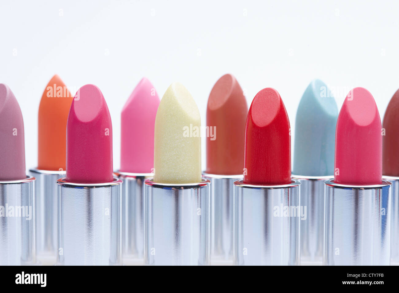 Différentes couleurs de rouge à lèvres Photo Stock - Alamy