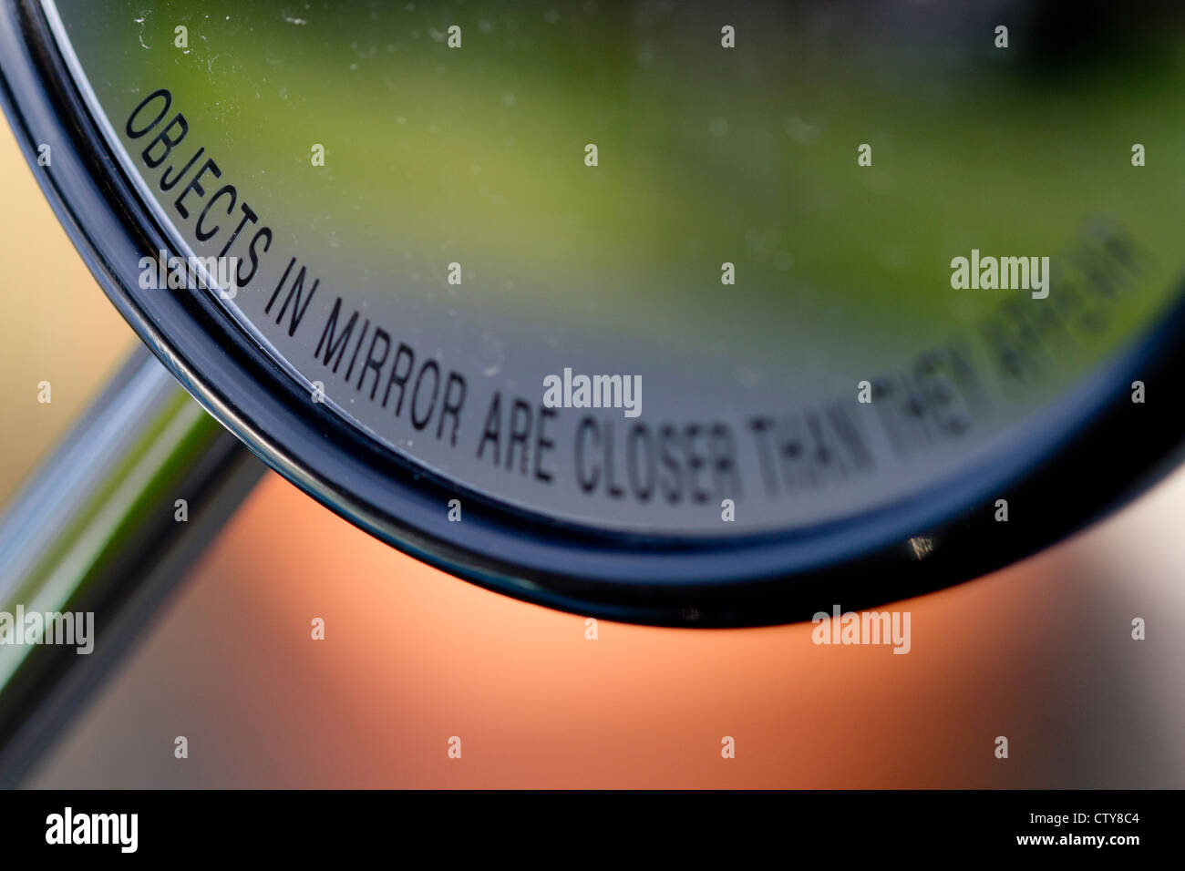 Objects in the mirror are closer than they appear Banque de ...