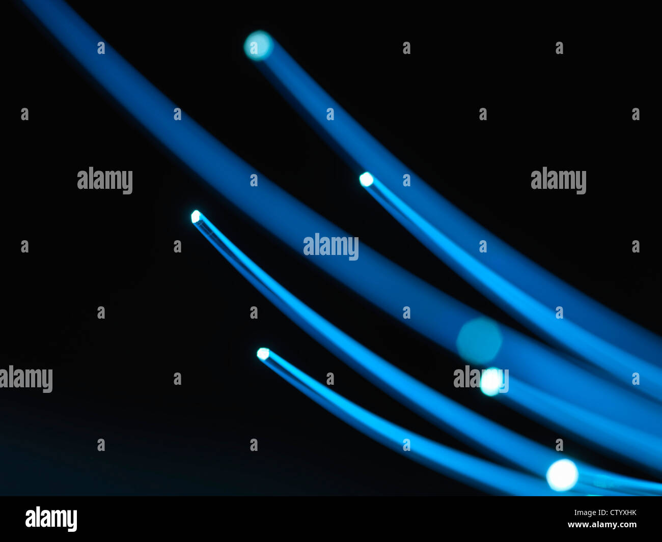 Close up de câbles à fibres optiques Photo Stock - Alamy